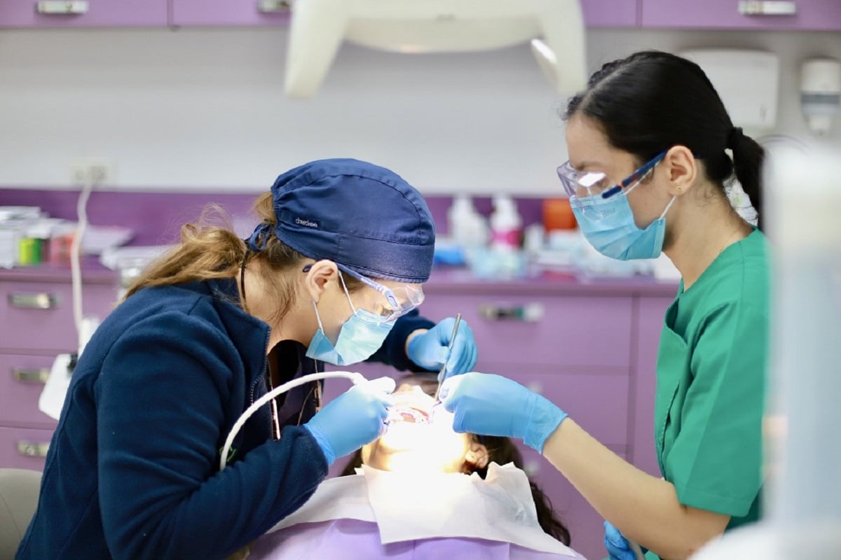 Un zâmbet sănătos, o viață mai bună: Prevenția în sănătatea dentară ...