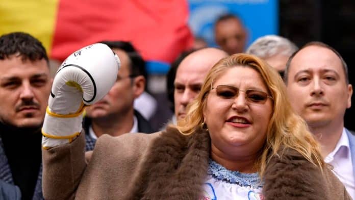 PE ridică imunitatea Dianei Șoșoacă