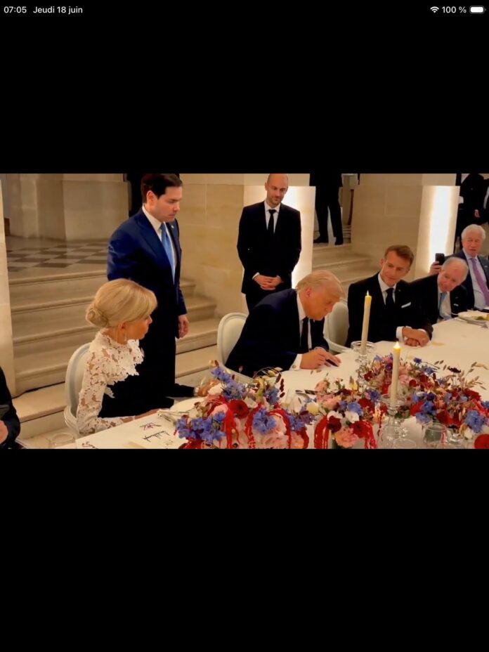 Trump semnează acord SUA-Iran la Versailles